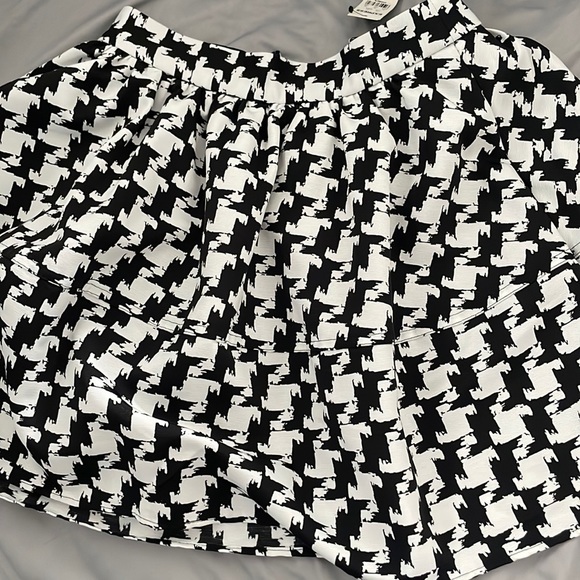Skirts | New Houndstooth Skirt | Poshmark